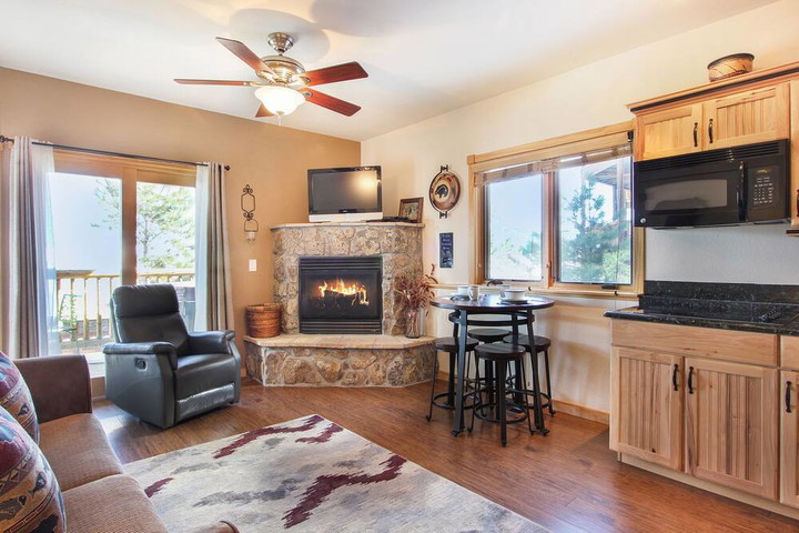 Lookout Mountain 27b - 1 Br/2 Bath Condo With Private Hot Tub, 2 Fireplaces - Estes Park, CO