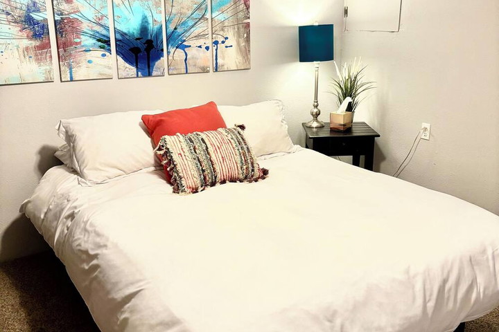 Denver Couples Retreat. Close To Red Rocks, Empower Field & Ball Arena - Thornton, CO