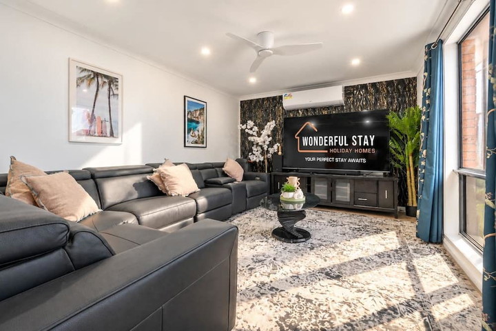 Spacious 3br Family Home | Stylish | Free Parking - Blacktown