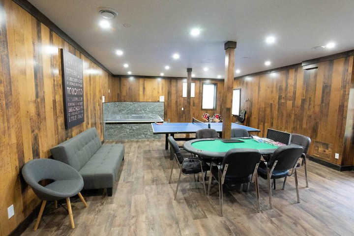 Beach Front Family Cottage Ping Pong & Karaoke! - Crystal Beach
