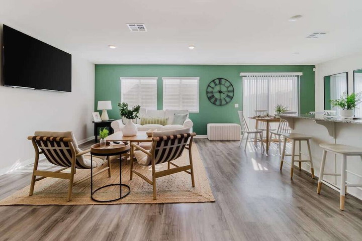 Spacious 3br Home W/ Lake Access & Mountain Views - Hemet, CA