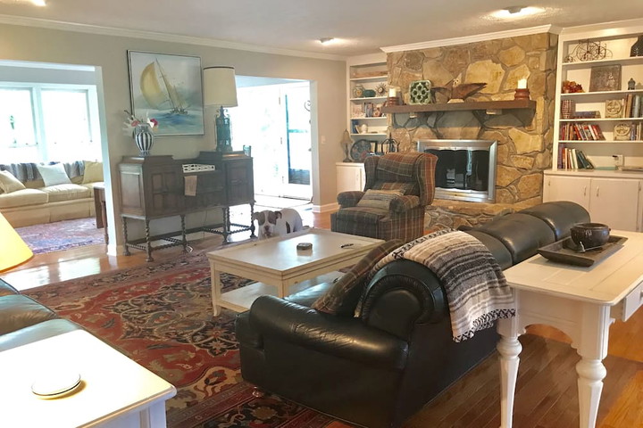 Spacious, Family-friendly Lake House Retreat W/ A Private Large 2-story Dock - Buford, GA