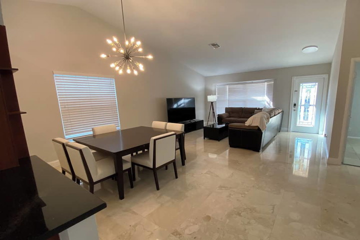 Renovated House W/ Saltwater Pool & Huge Backyard In Coral Springs - Coral Springs, FL