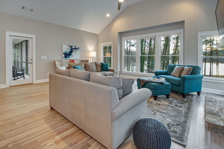 Jaw-dropping Panoramas! Lakepoint @ Lanier Minutes To Margaritaville, 4 Bedrooms - Cumming, GA