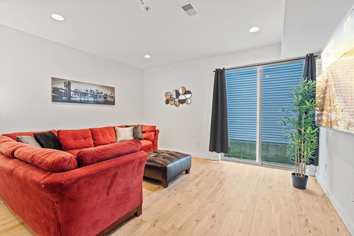 Fancy 4br W/ Hot Tub - Upper Darby, PA