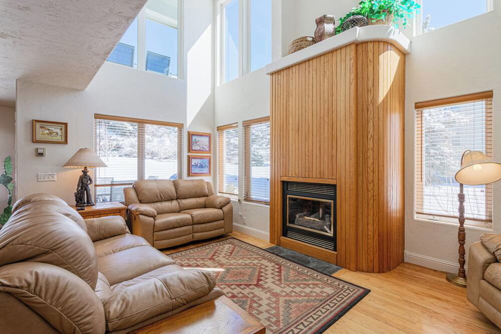 Year-round Base W/ Balcony & Mtn Views In Driggs! - Driggs, ID