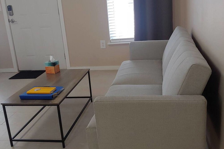 Near River Deluxe King Suite W/carport #5 - Kerrville, TX