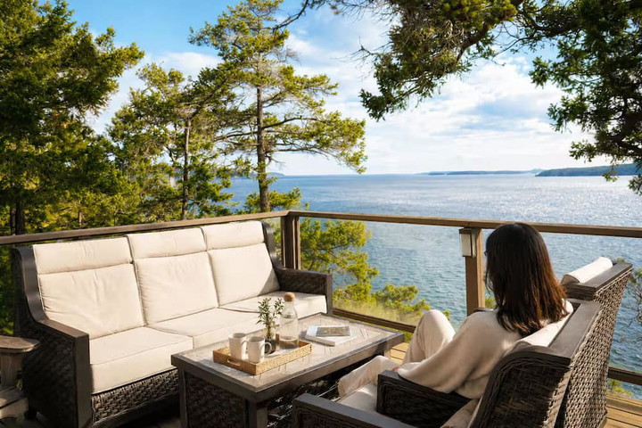 Salihaven: Oceanfront 3 Br 3 Beds 3.5 Ba + Gym - Sidney