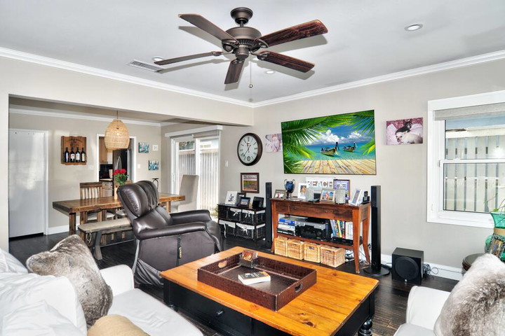 Family-friendly Modern Day Beach Cottage - Balboa Island, CA