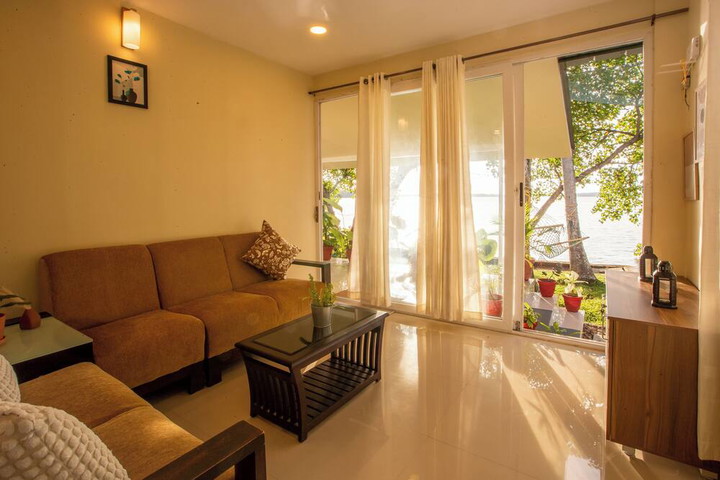 Tropical Haven - 1br Lakefront Ac Cottage With Lake Access & Hammock - Kerala
