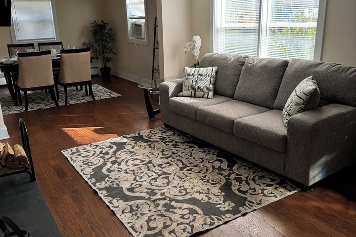 Cozy 3-bedroom House In Family-oriented Melrose Park. - Elmhurst, IL