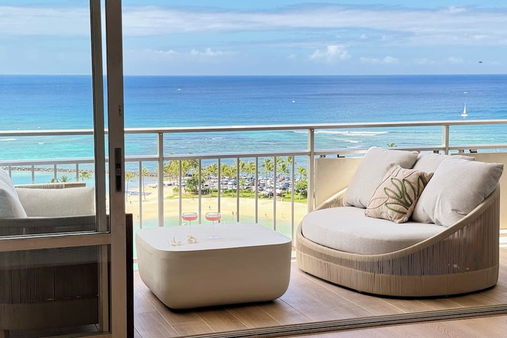 Dreamy Beachfront Home (Car Available) - Honolulu, HI