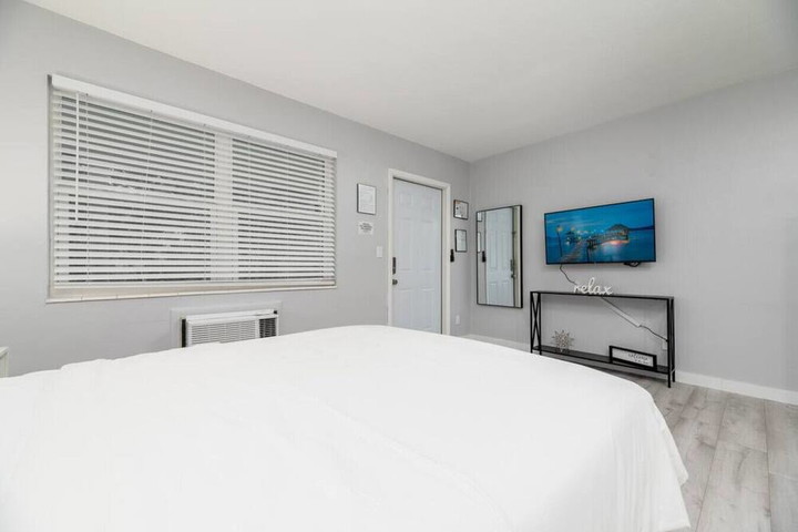 Just Off Wilton Drive! Apt 3 - Coral Springs
