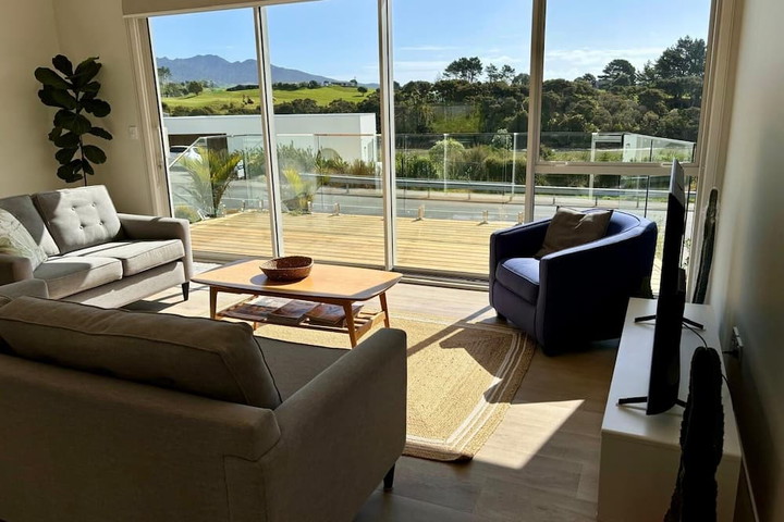 Raglan Retreat With Water Views - Raglan