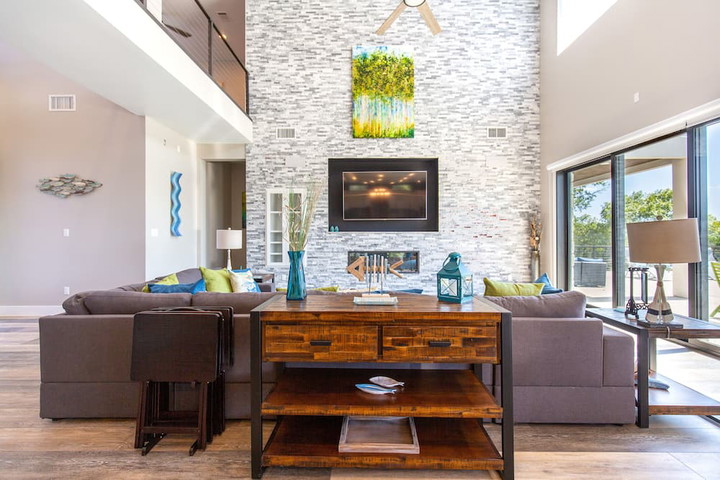 Lakeside Family Fun: Pool, Private Dock, Deep Water Cove! - Leander, TX