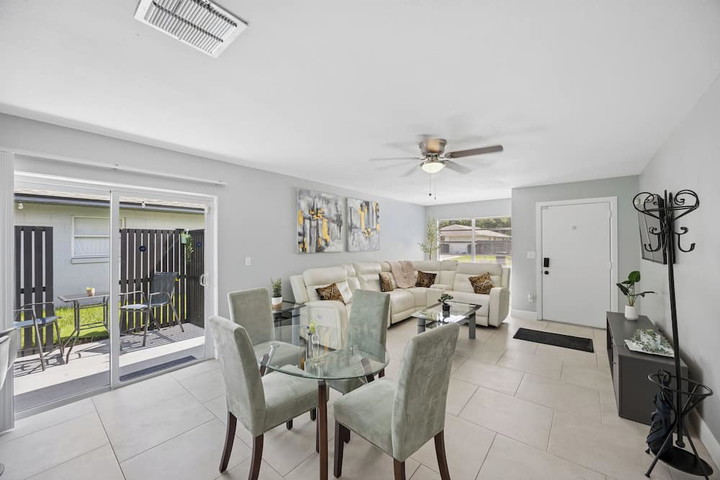 Modern Quiet 3br 2ba Home 15 Mins To Hospitals,airpot Perfect For Travel Nurses - Orlando, FL