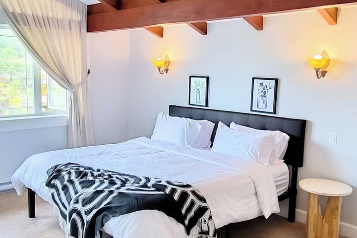 White House Tofino Downtown Villa - Tofino