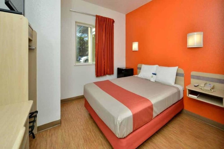 1 Queen Bed | Non-smoking - Allen, TX