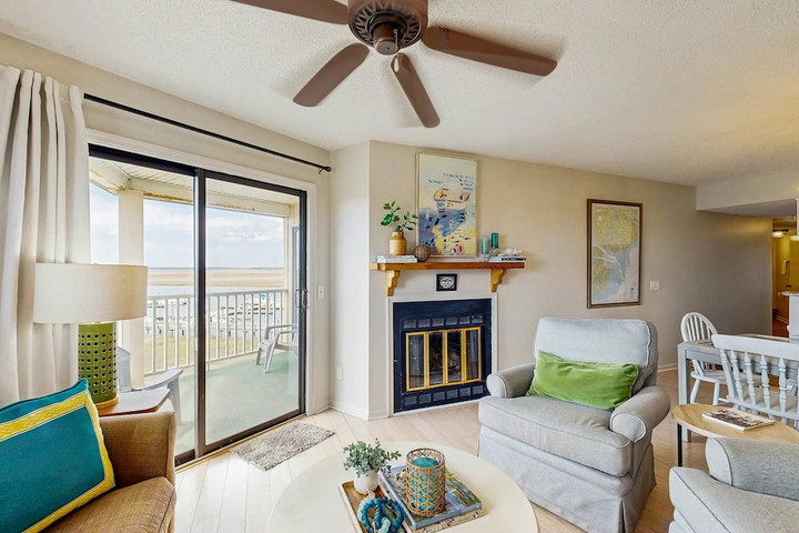 Spacious Third-floor Condo W/free Wifi, Shared Outdoor Pool, Private W/d - Edisto Island, SC