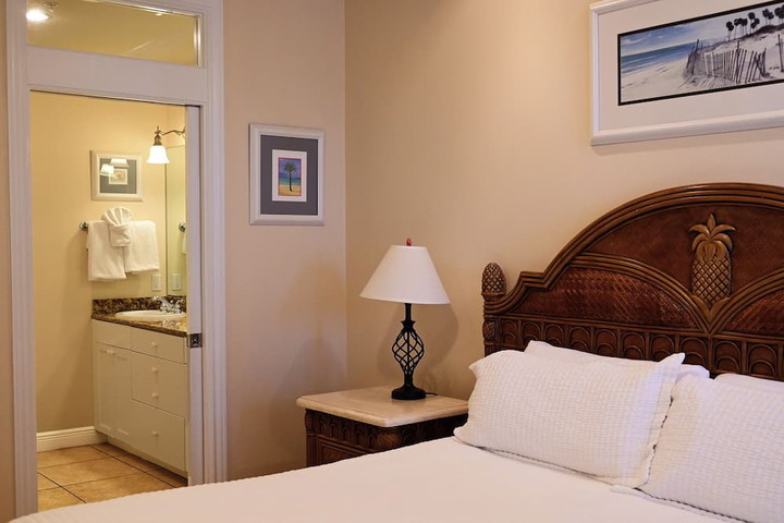 Spacious One-bedroom Condo With Island Comforts - Anna Maria, FL