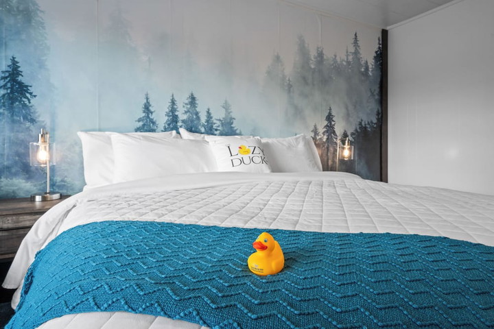 Experience Luxury At Lazy Duck Inn #28 King Suite, Just 1 Minute From Yellowstone! - West Yellowstone, MT