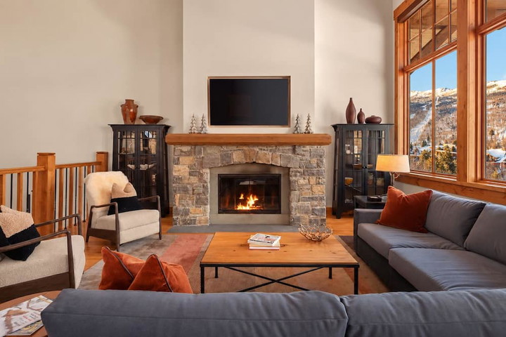 4 Bedroom Spruce Peak Mt Cabin "Stoweglobe" Steps To The Lifts With Full Mountain Views. - Stowe, VT