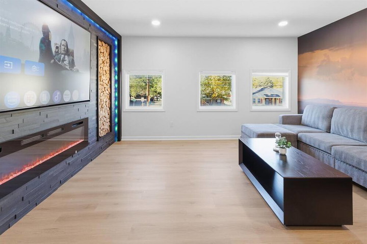 Modern Home Near Convention Center - Indianapolis, IN