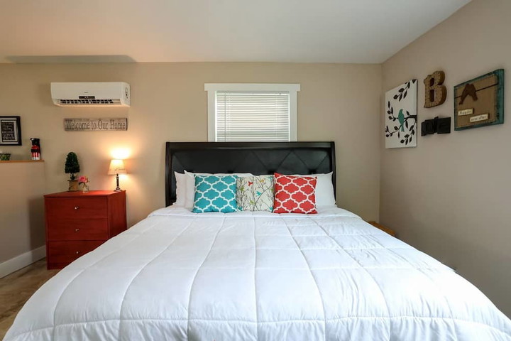 Bell Haus | Pet-friendly - Fredericksburg, TX