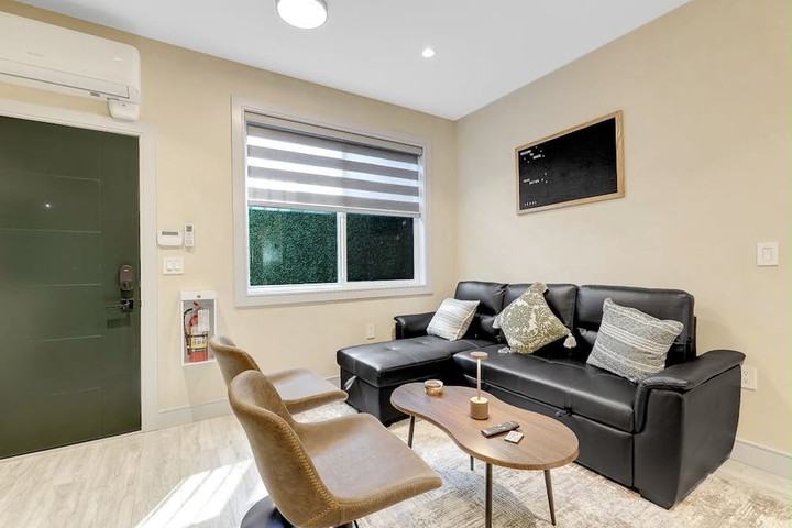 Manzil Suite | Cozy 2br Private Retreat - Pitt Meadows