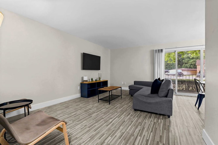 The Best Stay With Parking And Amenities! - Sterling Heights, MI