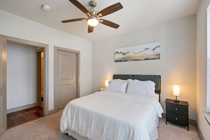 Retreat | Pool & Gym | Free-parking - Woodbridge, VA