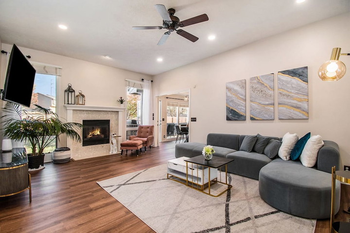 Luxury, Family Friendly House. Heated Pool Hot Tub - Omaha, NE