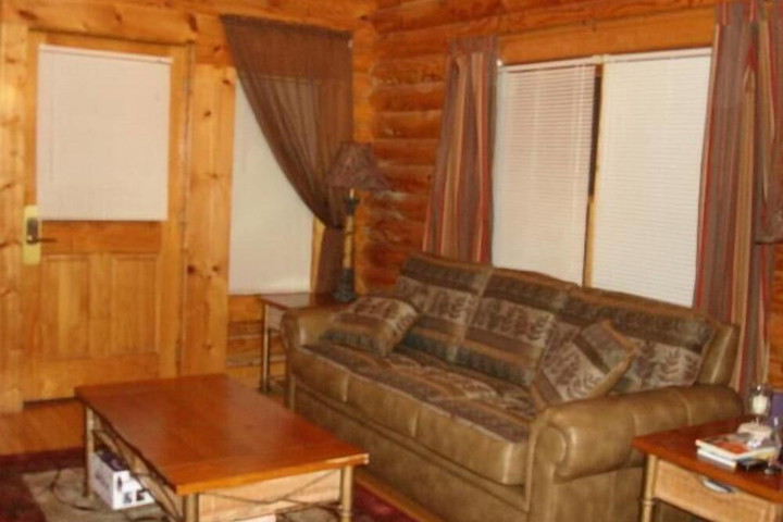 Log Cabin With Full Resort Amenities Just A Mile From The Parkway - Pigeon Forge, TN