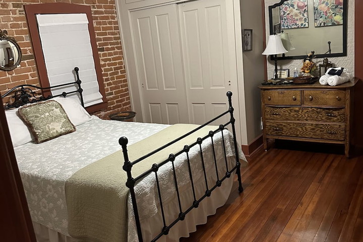 Charming 3 Bedroom 2 Bath Home In Historic Downtown Hermann, Mo. - Hermann, MO