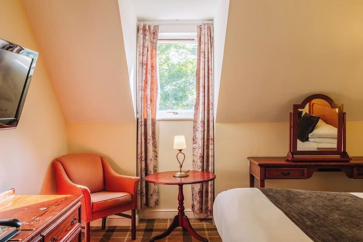 Serene Historic Stay With Pool, Solarium & Access To Picturesque Gardens - Essex
