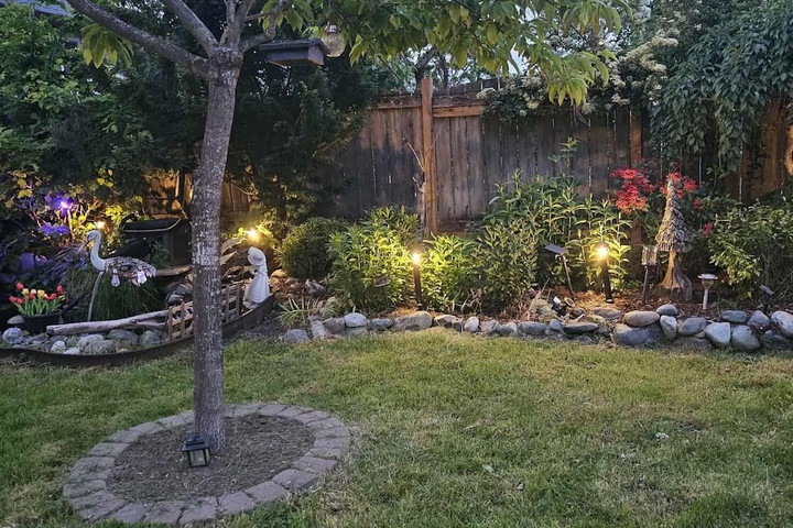 Hot Tub | Central | Clean | Quiet | Private Suite| 3 Queen Beds Close To Nrgh - Nanaimo