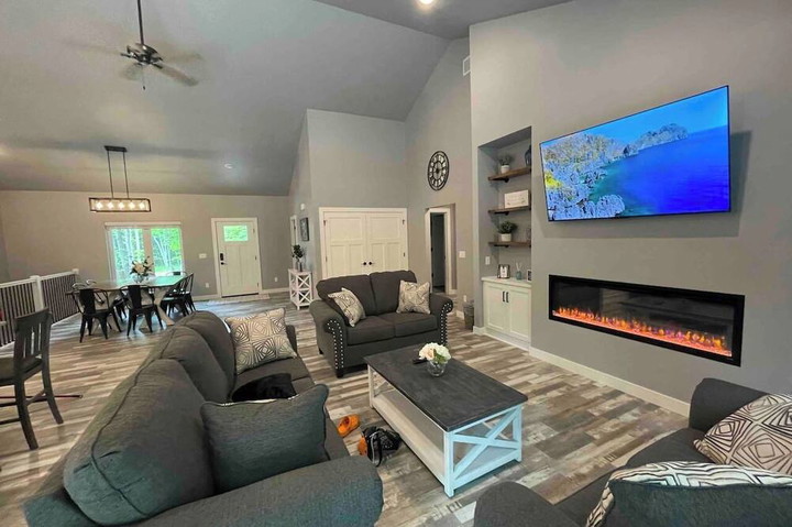 2 Neighboring Homes Sleep 24 - 8 Bedrooms/10 Baths - Egg Harbor, WI