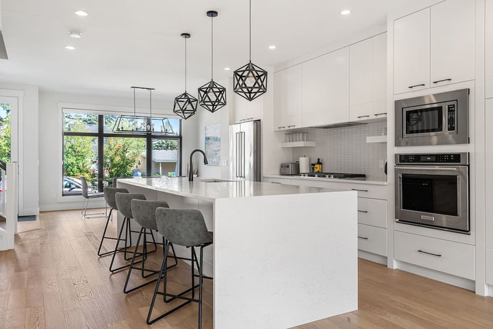 Modern Family-sized House Close To 17th Ave And Downtown - Calgary