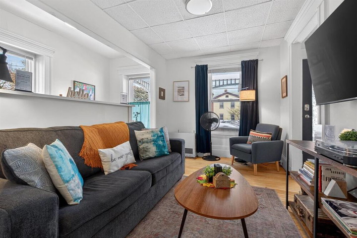Downtown 1br - 5 Min Walk To Church St Dining And Shops - 1st Floor & Parking - Burlington, VT