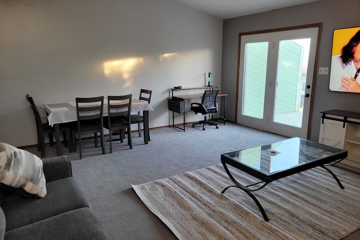 Your Cozy  Home Away From Home + Jacuzzy - Wendover, UT