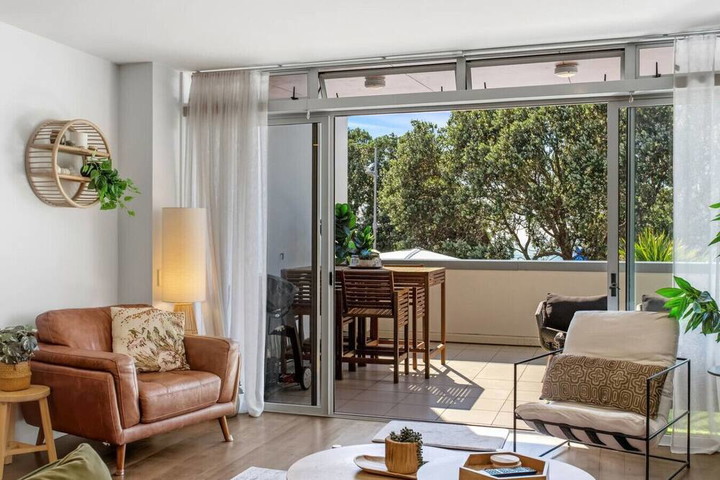 Beach Front Bliss - By Furnished Rentals - Auckland