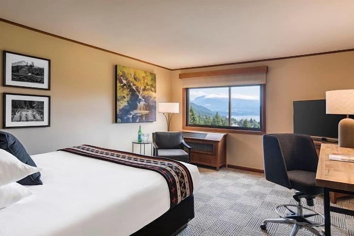 Premier Room With Luxe Comfort And River Views - Carson, WA