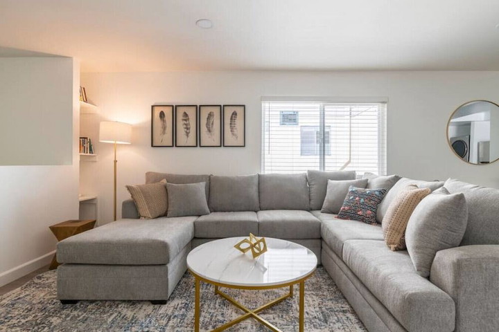 Exceptional Dt Alhambra Condo  3br/2ba With King Size Bed +Ev Charger - Alhambra, CA