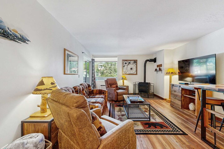 Stylish Condo - Private Beach Access, Shared Hot Tub, Pools, Marina & Firepit - South Lake Tahoe, CA