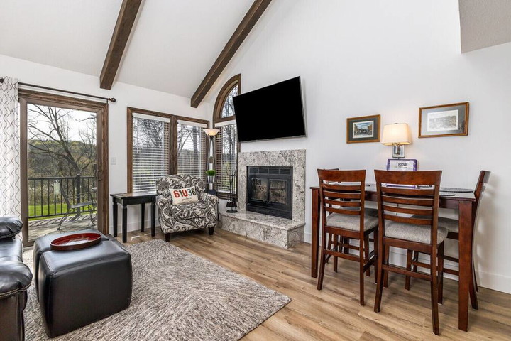 Spring Creek Remodeled Getaway - Illinois
