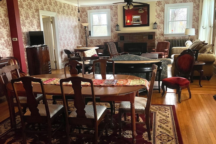 Relax At The Farmhouse At Kindred Ground - Lima, NY