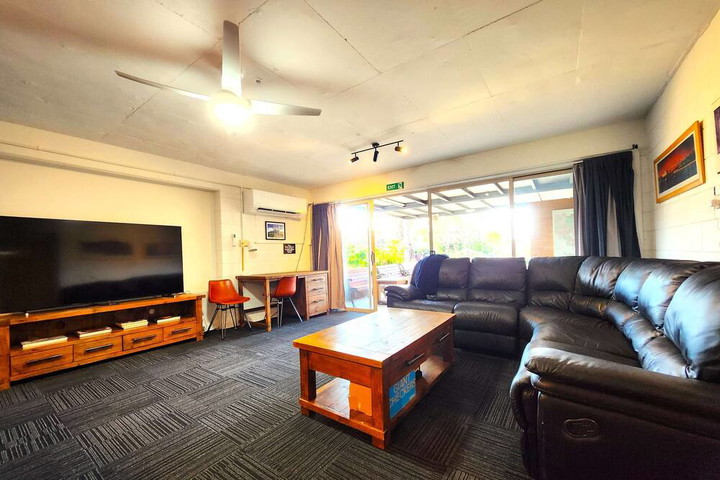 Spacious King Room 8 W/full Kitchen & Free Parking - Southland