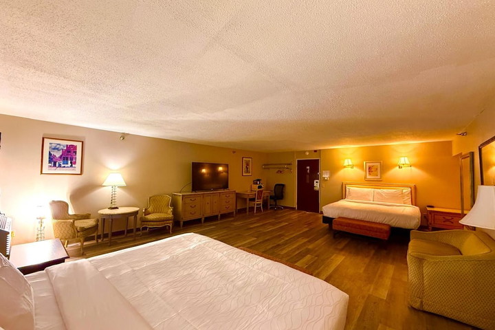Spacious 35 Standard Double Rooms Hotel In Presque Isle.me With Fitness Room. - Presque Isle, ME