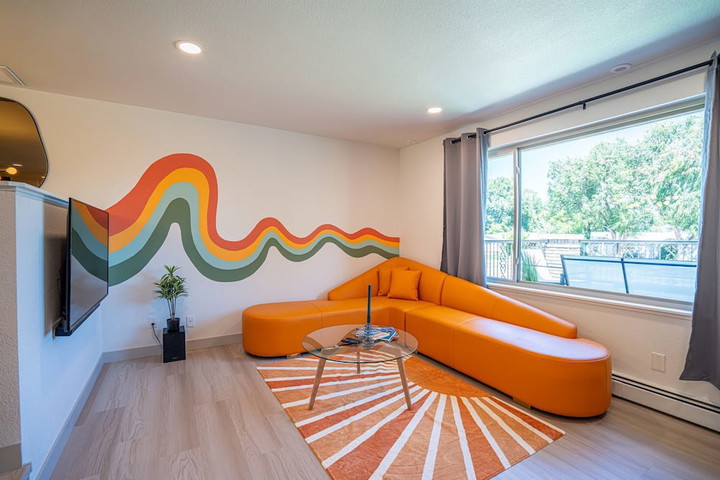 Spacious Gathering, Backyard Oasis, Hot Tub, + Gym - ラブランド, CO