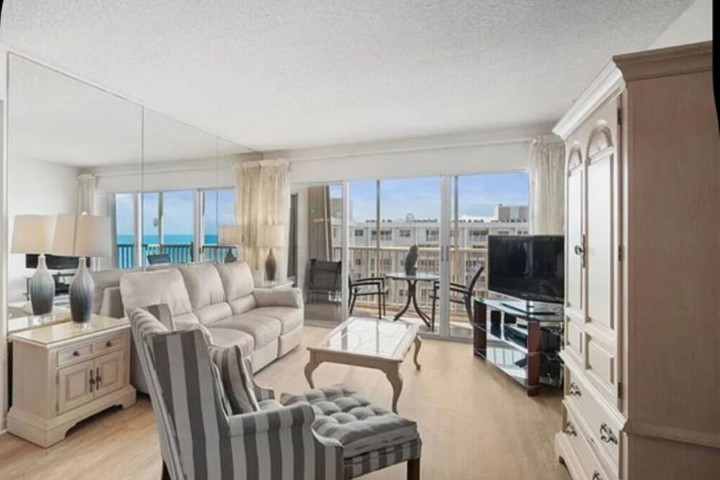 Oceanview Condo With Stunning Sunsets, Pool, And Ameneties, In Delightful Naples - Naples, FL